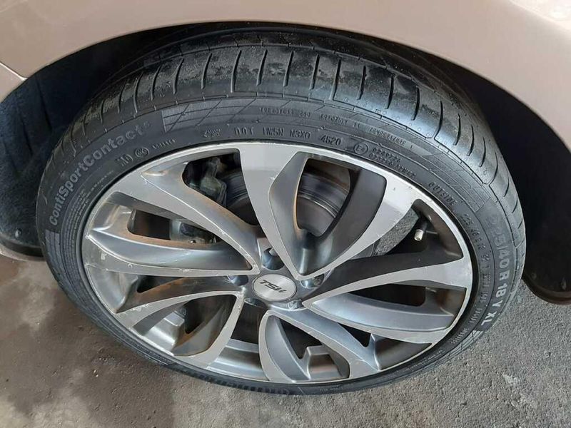 Used Volvo V40 T4 Elite for sale in Gauteng - Cars.co.za (ID::9375896)