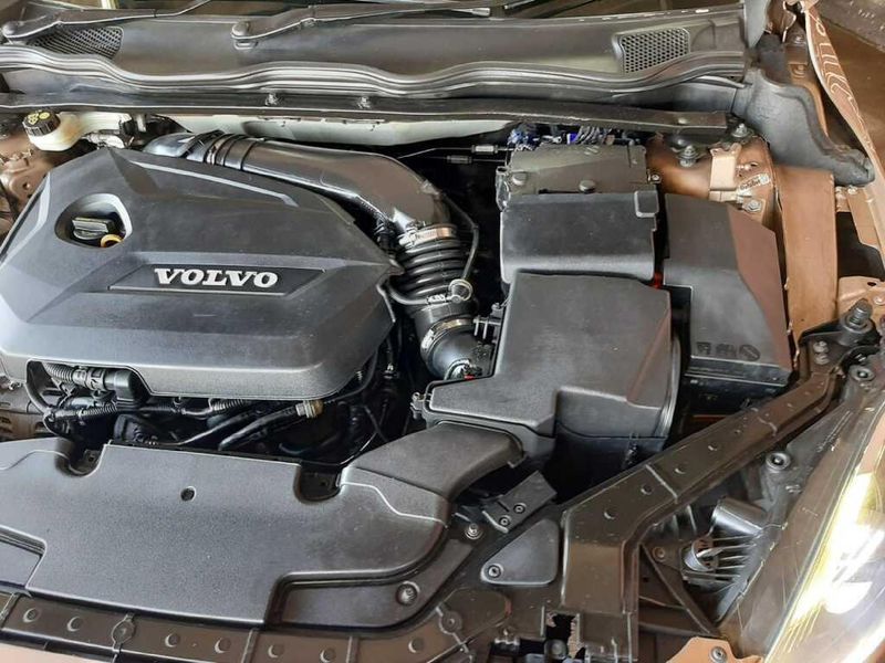 Used Volvo V40 T4 Elite for sale in Gauteng - Cars.co.za (ID::9375896)