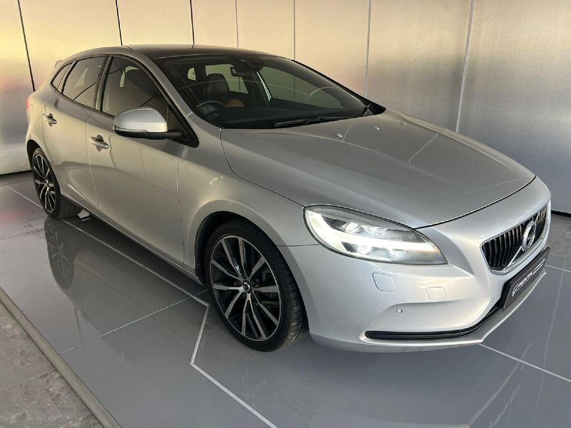 Used Volvo V40 T3 Momentum Auto for sale in Gauteng - Cars.co.za (ID ...