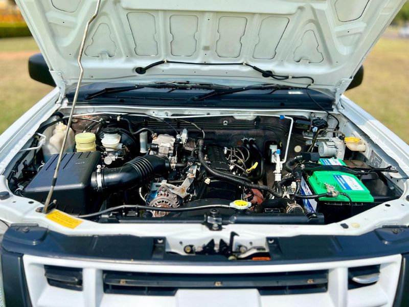 Used Isuzu KB 240 Double-Cab LE for sale in Gauteng - Cars.co.za (ID ...