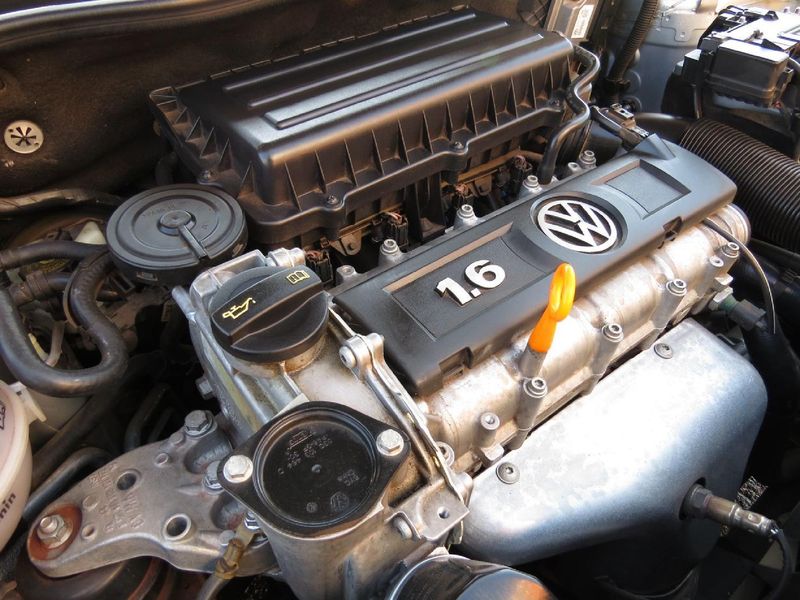 Used Volkswagen Polo 1.6 Cross 5-dr for sale in Gauteng - Cars.co.za ...