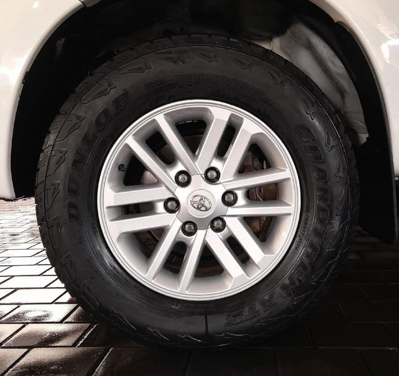 Used Toyota Fortuner 2.5 D-4D Raised Body Auto for sale in Gauteng ...