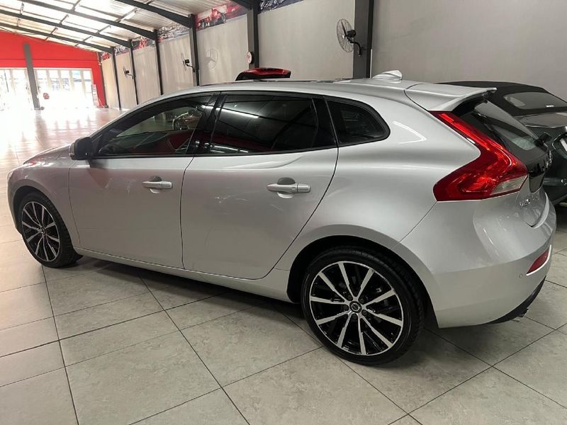 Used Volvo V40 2019 Volvo V40 D3 for sale in Kwazulu Natal - Cars.co.za (ID::9679974)