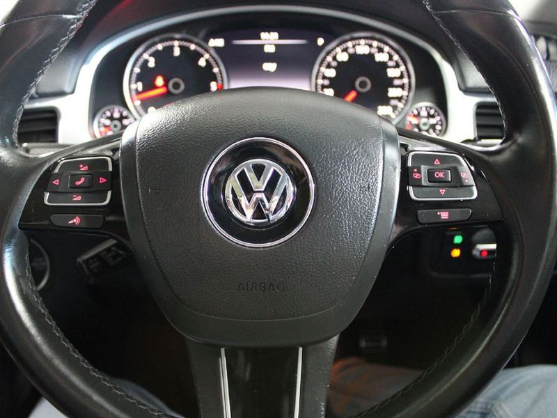 Used Volkswagen Touareg 4.2 TDi V8 DIESEL TIP-SHIFT AUTOMATIC AWD for ...