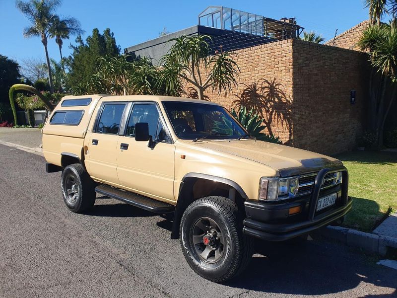 Used Toyota Hilux 2200 4x4 Double-Cab for sale in Western Cape - Cars ...
