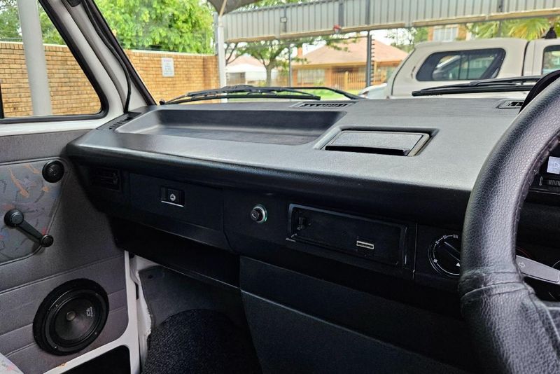Used Volkswagen Kombi Microbus Exclusive 2.6 for sale in Gauteng - Cars ...