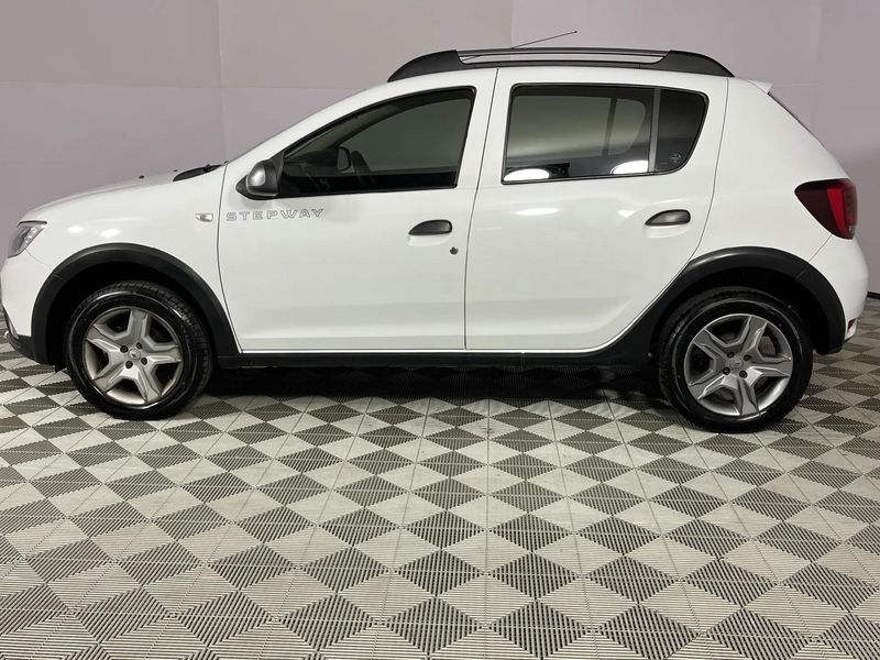Used Renault Sandero 900T Expression for sale in Kwazulu Natal - Cars ...