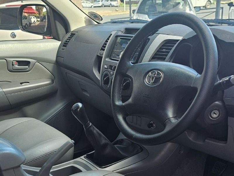 Used Toyota Hilux 2.7 VVTi Raider Double-Cab for sale in Gauteng - Cars ...