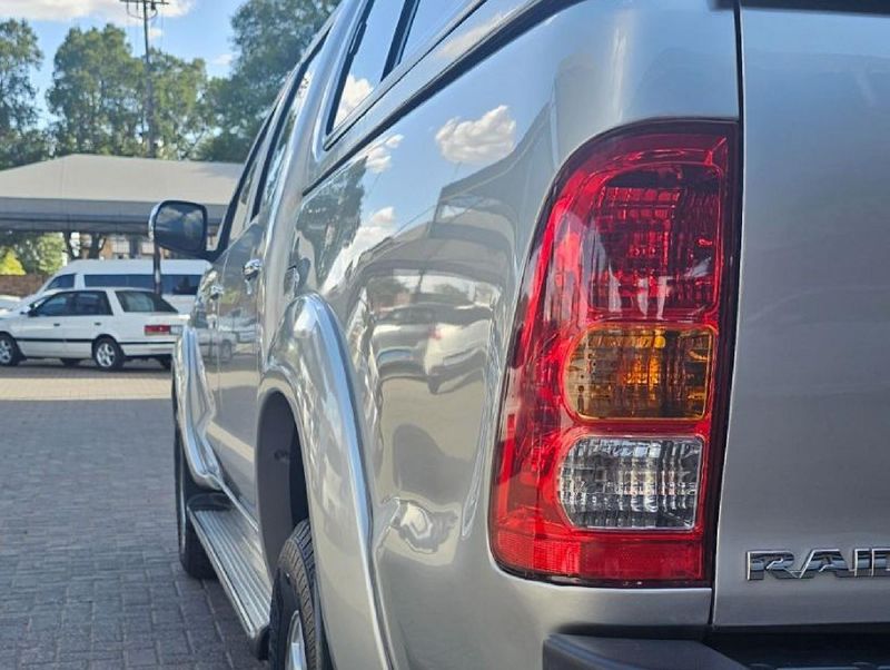 Used Toyota Hilux 2.7 VVTi Raider Double-Cab for sale in Gauteng - Cars ...