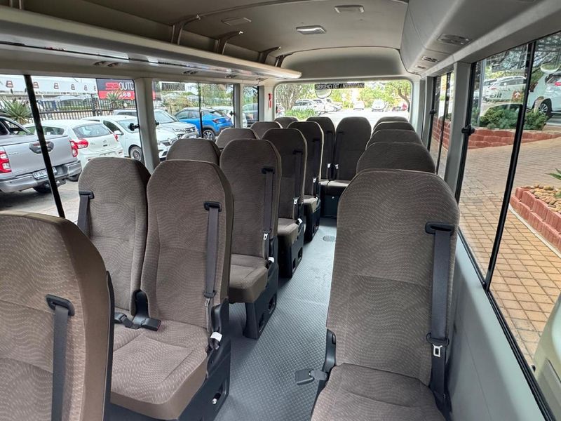 Used Toyota Coaster 2.8D GL Auto 23 Seater for sale in Gauteng - Cars.co.za (ID::9902336)