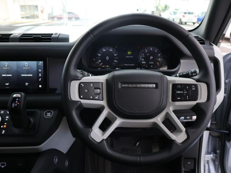 Used Land Rover Defender 110 2.0 SE PHEV X-Dynamic (297kW) for sale in ...