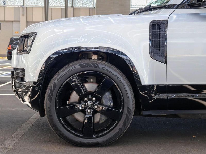 Used Land Rover Defender 110 2.0 SE PHEV X-Dynamic (297kW) for sale in ...