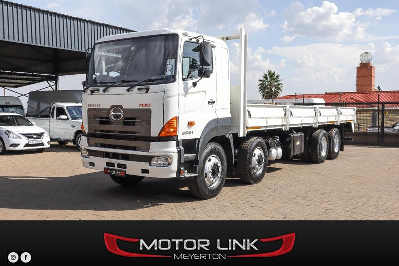 Used Hino 700 3541 SSC AMT 8X4 (BX7) F/C C/C for sale in Gauteng - Cars ...