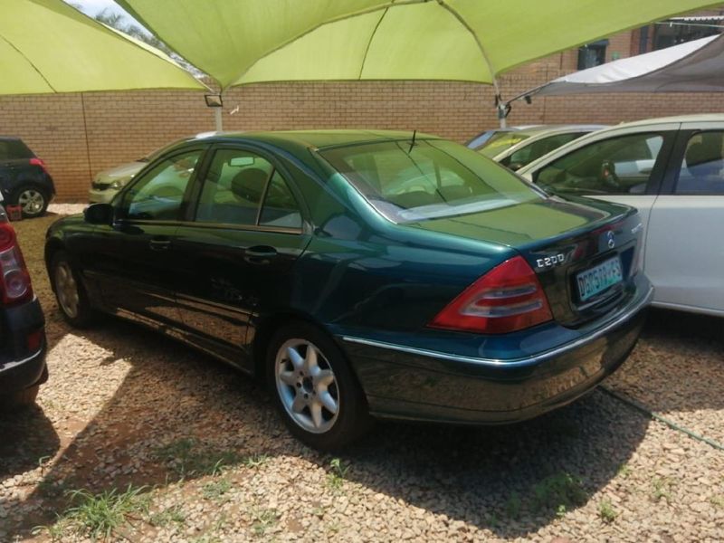 Used Mercedes-Benz C-Class C 200K Classic for sale in Gauteng - Cars.co ...