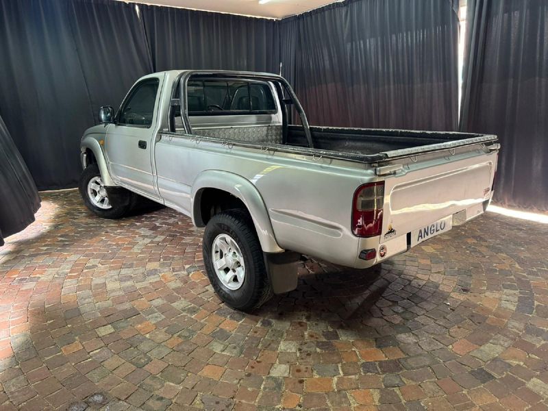 Used Toyota Hilux 2700i Raider Raised Body Single-Cab for sale in ...