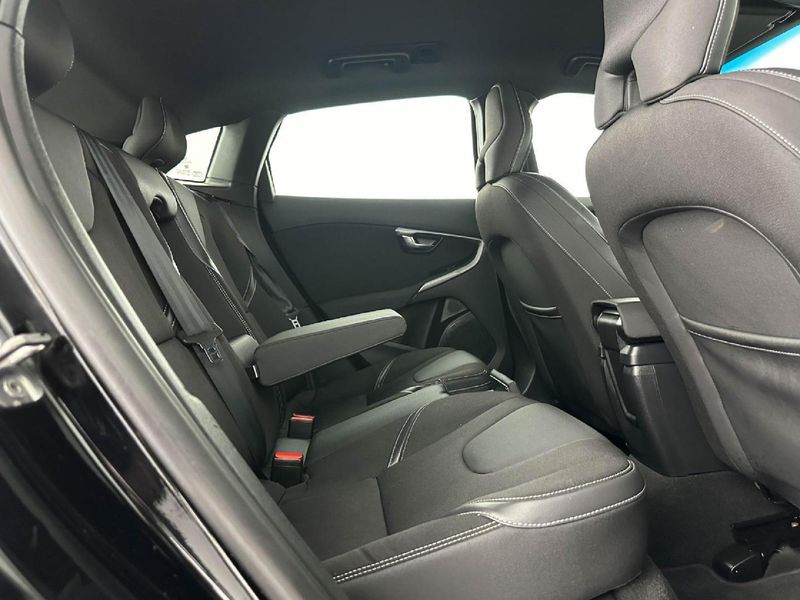 Used Volvo V40 D2 Momentum Auto for sale in Gauteng - Cars.co.za (ID ...