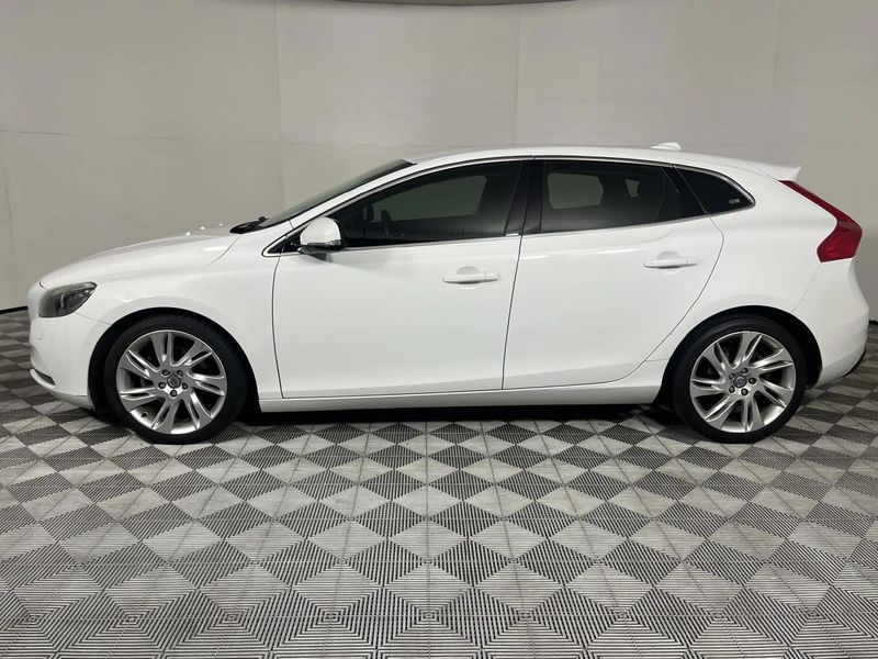 Used Volvo V40 T4 Excel Auto for sale in Western Cape - Cars.co.za (ID ...