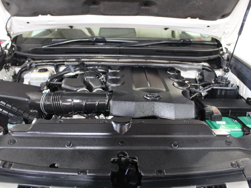 Used Toyota Land Cruiser Prado 4.0 V6 VVTi VX 4X4 AUTOMATIC 7-SEATER ...