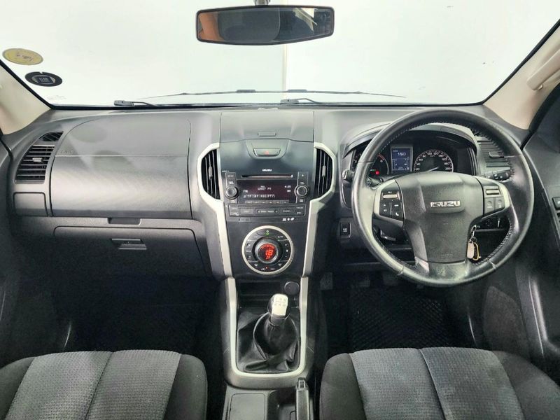 Used Isuzu KB 300 D-Teq LX Extended Cab for sale in Gauteng - Cars.co ...