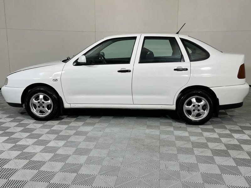 Used Volkswagen Polo Classic 1.8 Lux for sale in Gauteng - Cars.co.za ...