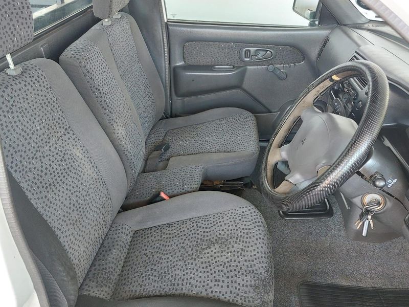 Used Mitsubishi Colt 2000 LWB Single-Cab for sale in Gauteng - Cars.co ...