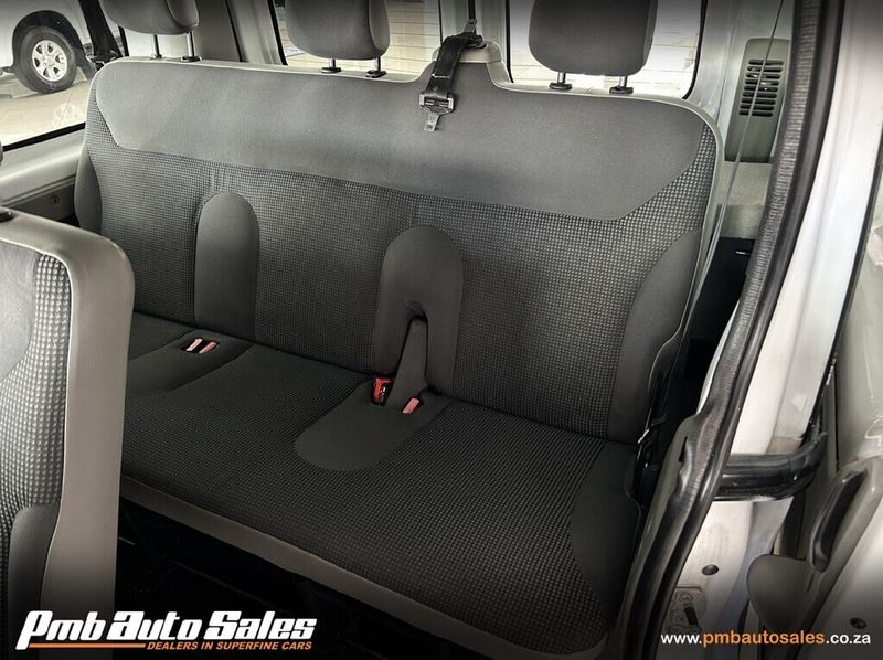 Used Opel Vivaro 1.9 CDTi Bus for sale in Kwazulu Natal - Cars.co.za ...