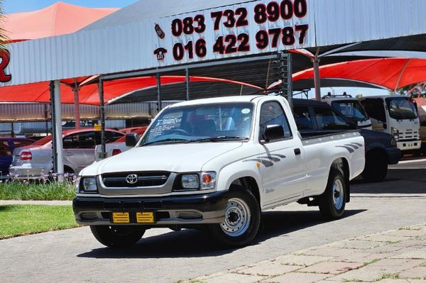 Used Toyota Hilux 2000 Single-Cab for sale in Gauteng - Cars.co.za (ID::10082265)