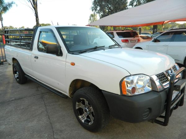Used Nissan NP300 2.0i SE LWB Single-Cab for sale in Gauteng - Cars.co ...