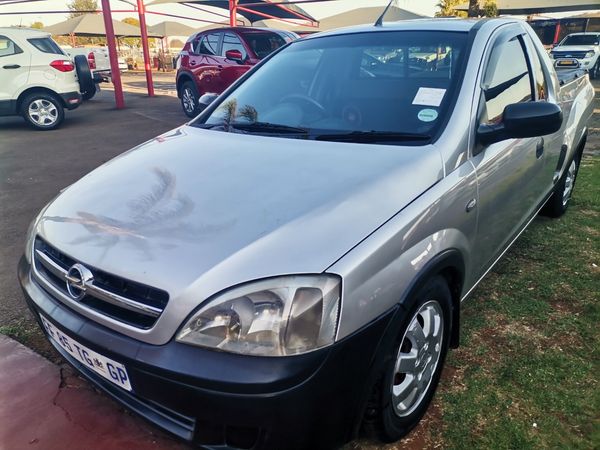 Used Opel Corsa Utility 1.8i(Petrol M/T) for sale in Gauteng - Cars.co ...
