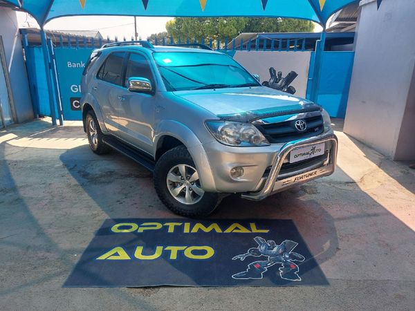 Used Toyota Fortuner 4.0 V6 Raised Body for sale in Gauteng - Cars.co ...