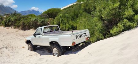 Used Toyota Hilux 2200 4x4 Single-Cab for sale in Western Cape - Cars ...