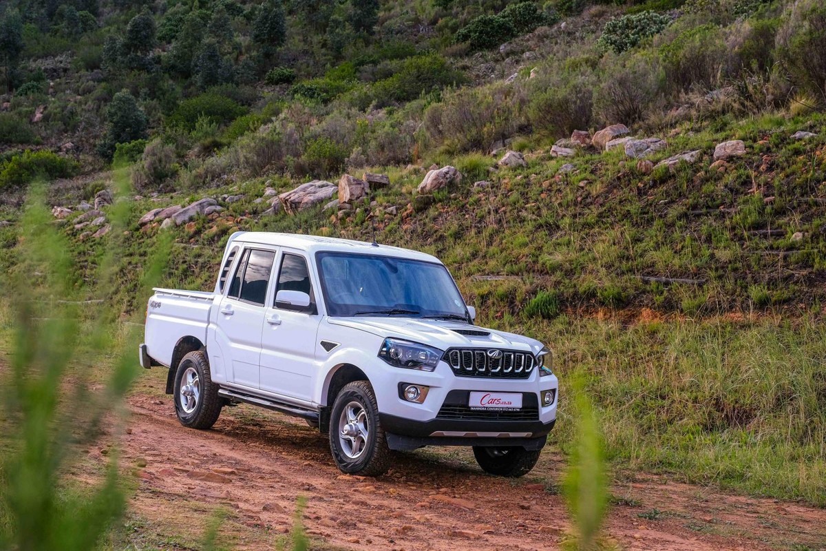 Mahindra Pik Up 2.2CRDe S11 4x4 Auto (2020) Review - Cars.co.za