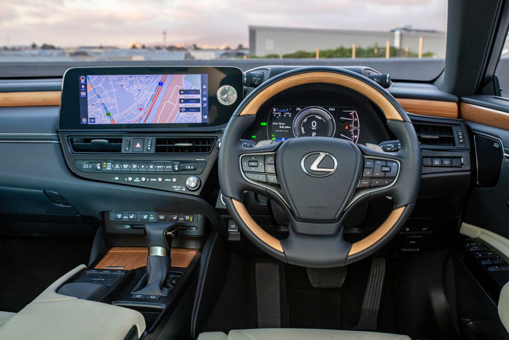 Lexus ES300h (2022) Review