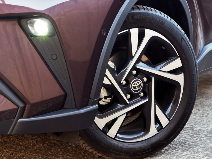 Toyota C-HR (2022) Specs & Price