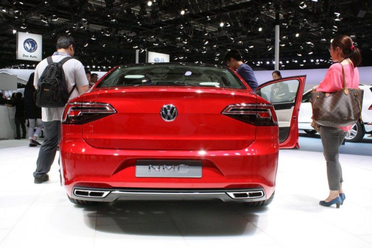 Volkswagen s New Midsize Coupe Concept Shown in Beijing