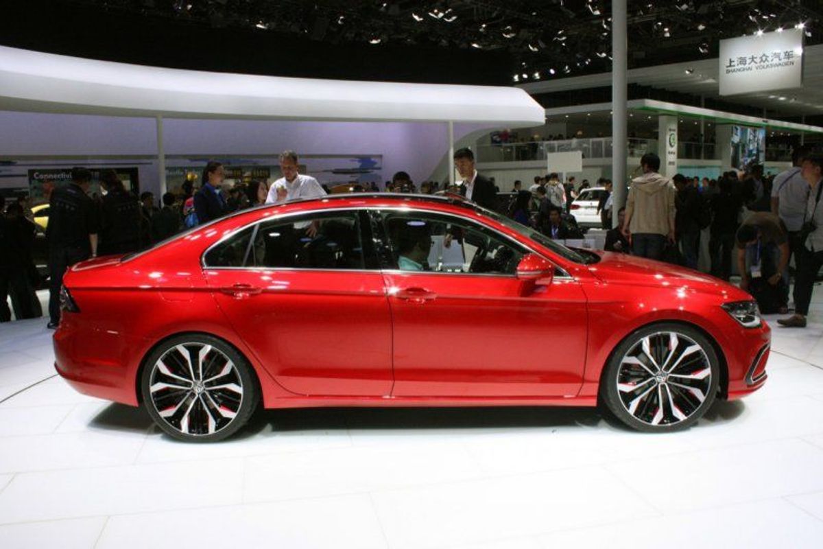 Volkswagen s New Midsize Coupe Concept Shown in Beijing