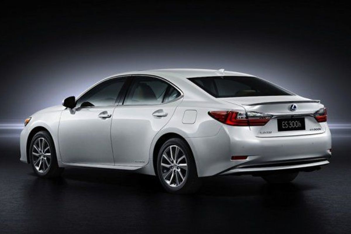 Facelifted Lexus ES Revealed in China
