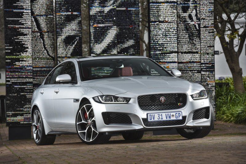 Jaguar XE (2015) First Drive