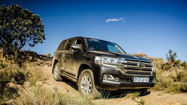 Toyota Land Cruiser 200 (2015) First Drive