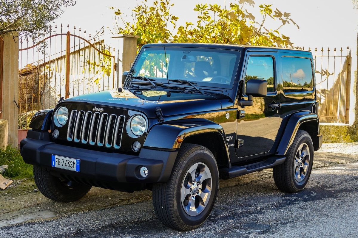 Jeep Conquers Volcano in Italy