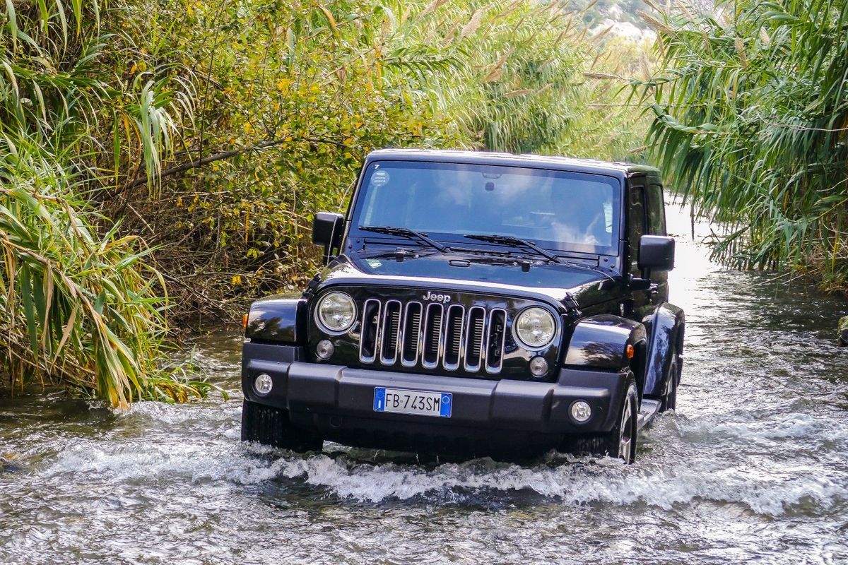 Jeep Conquers Volcano in Italy