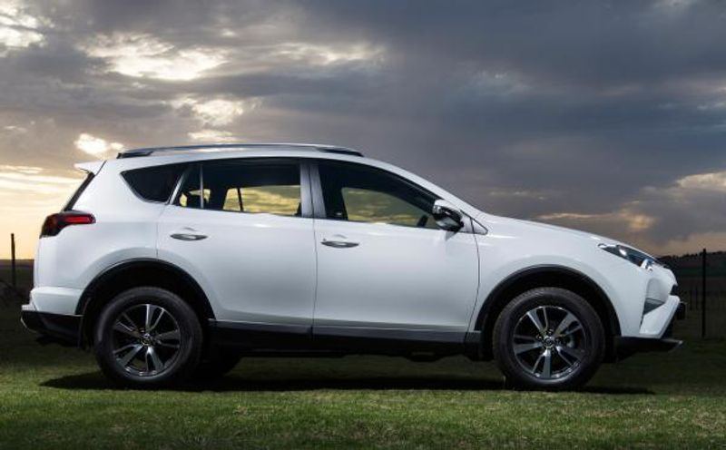 Facelifted Toyota RAV4 (2015) First Drive