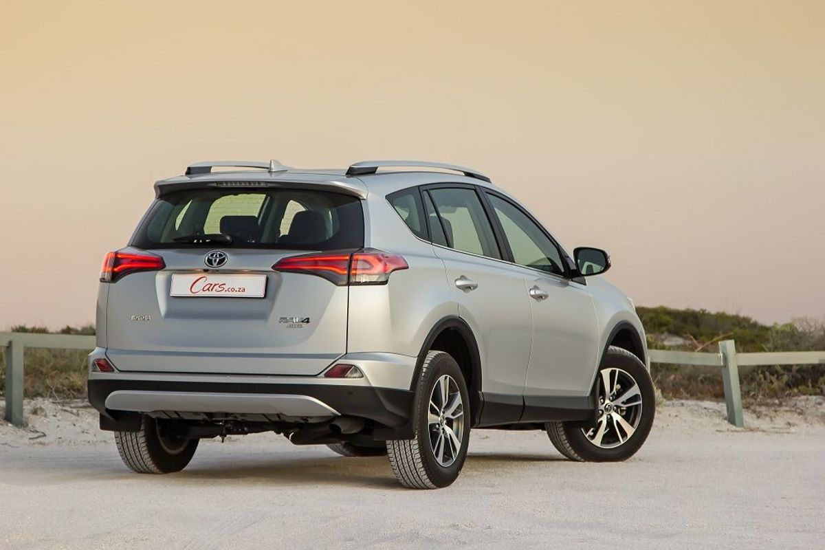 Toyota RAV4 2.2D AWD GX (2016) Review