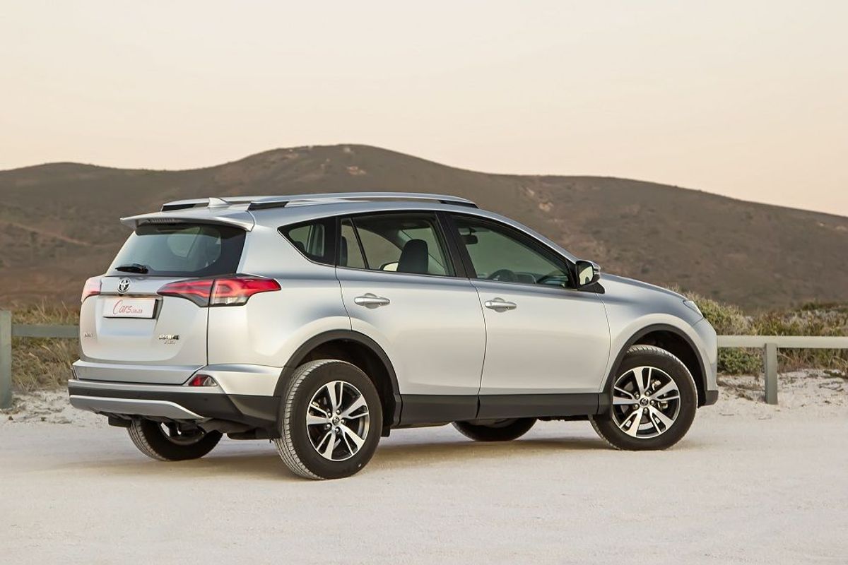 Toyota RAV4 2.2D AWD GX (2016) Review