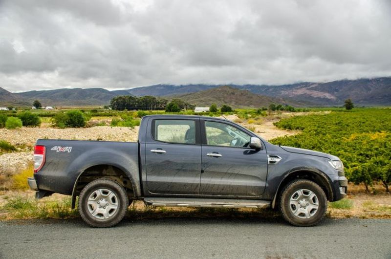 Toyota Hilux vs Ford Ranger vs Isuzu KB vs Volkswagen Amarok (2016 ...