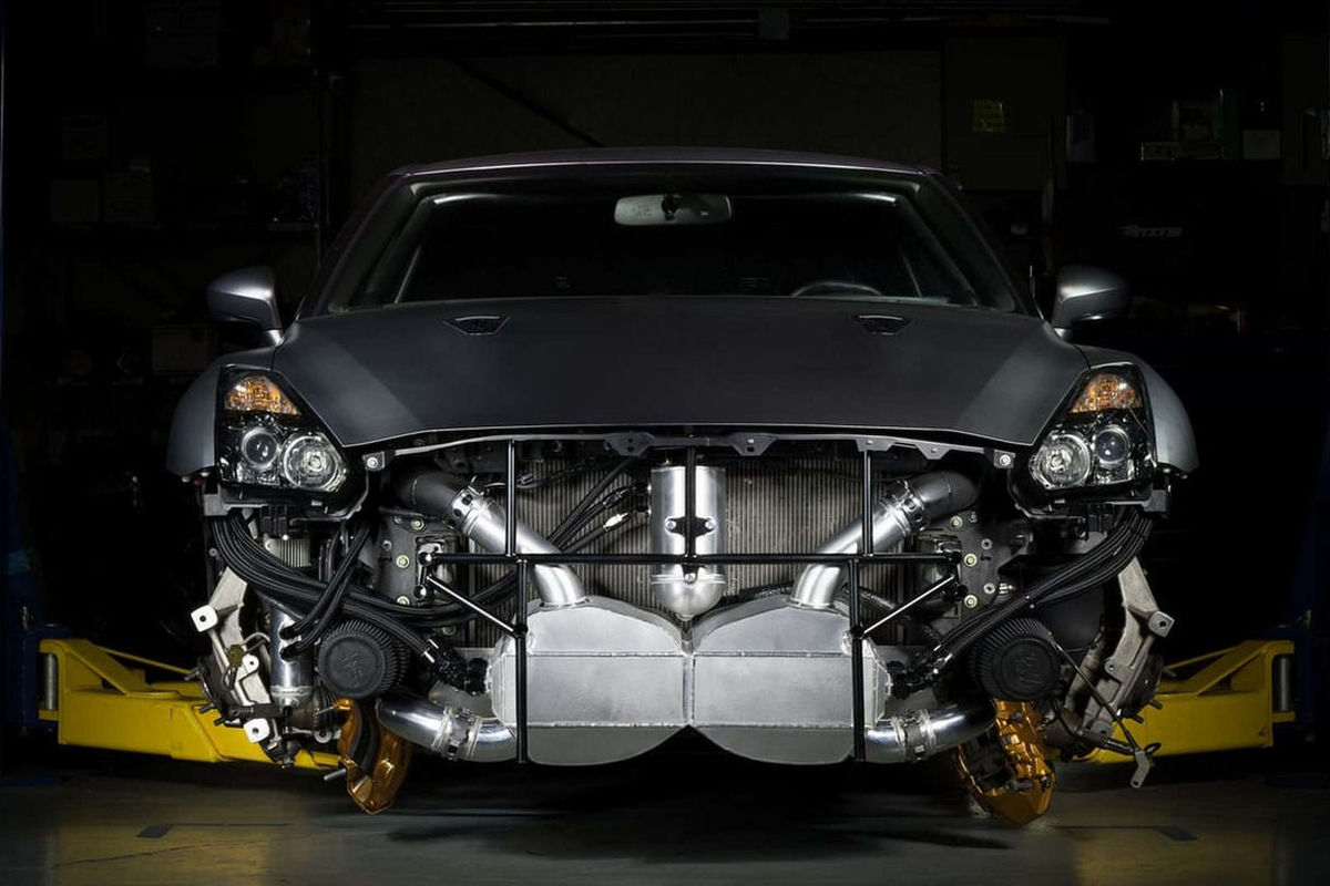 Powerful Nissan GT-R Smashes 1/4 Mile Record