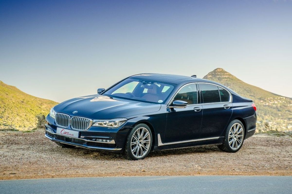 BMW 750i Design Pure Excellence (2016) Review