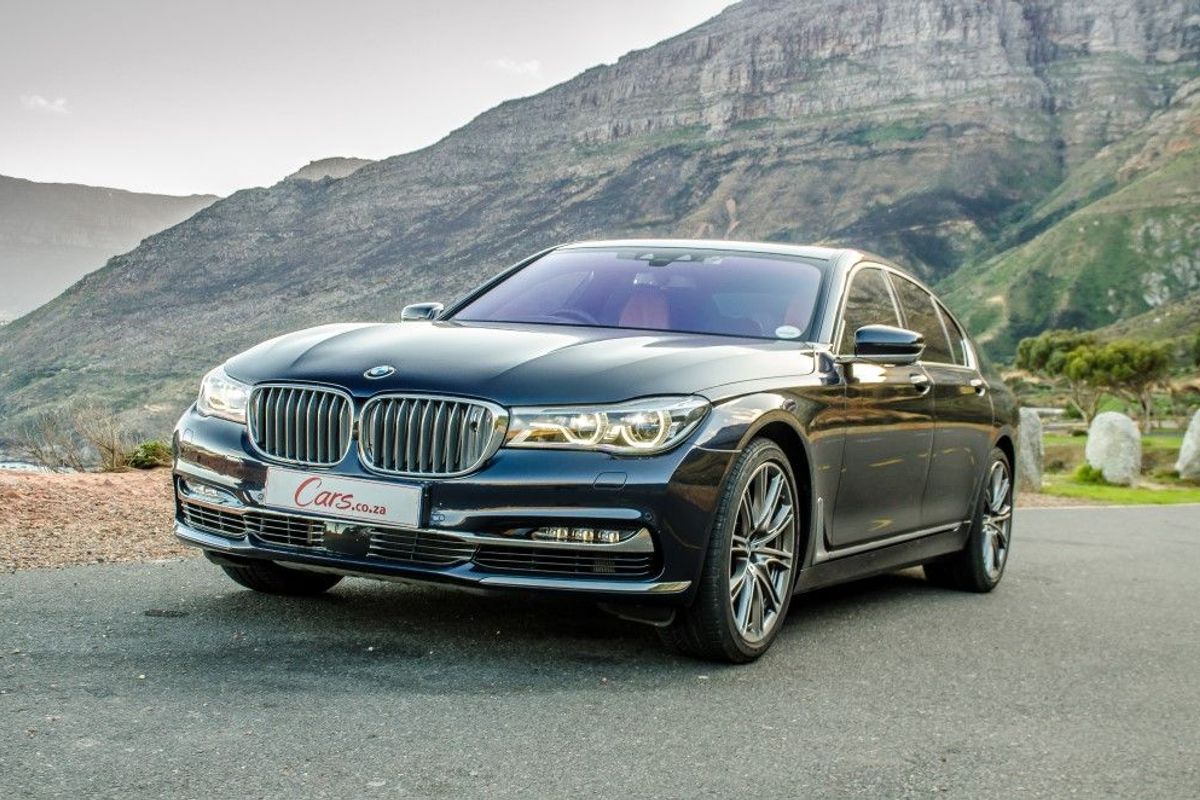 BMW 750i Design Pure Excellence (2016) Review