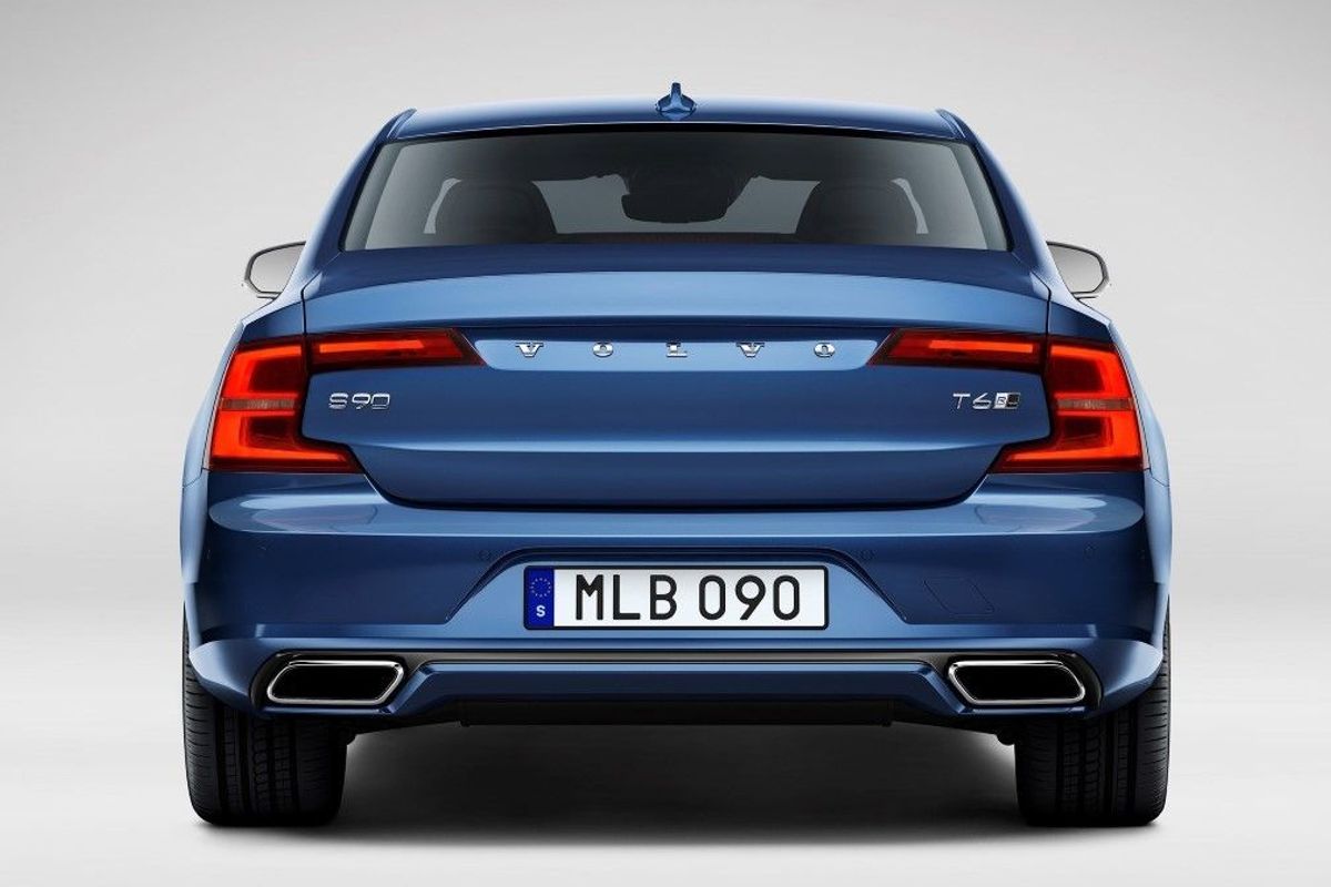 Volvo S90 R-Design Coming to SA in 2017
