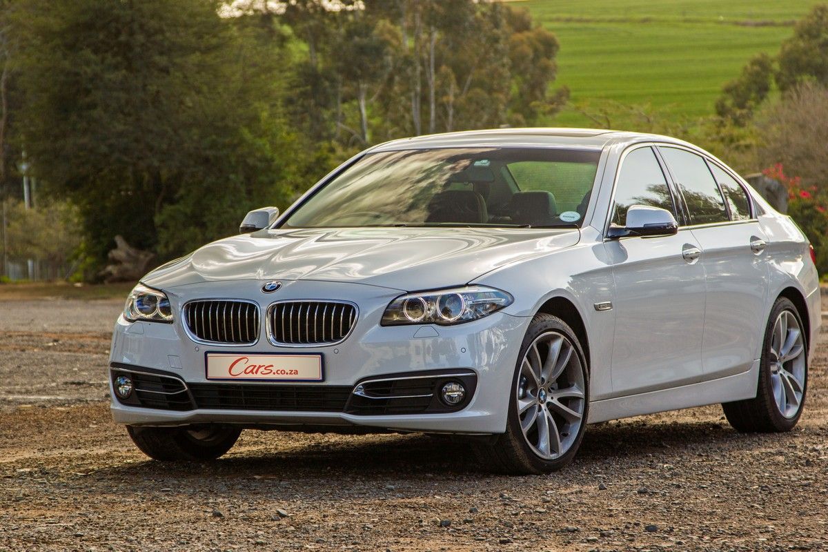 Comparative Review: BMW 520d vs Mercedes-Benz E220d (2016)